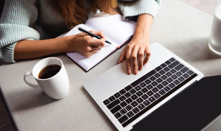 Las 5 carreras cortas para estudiar en una universidad online y a distancia 2024 | AAU ...